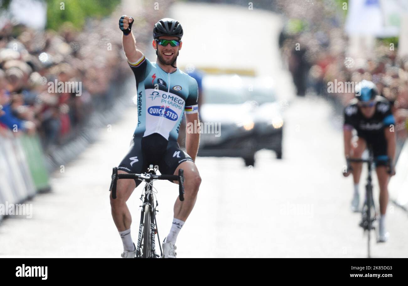 Mark Cavendish wins the National Road Race Championships in Glasgow ...