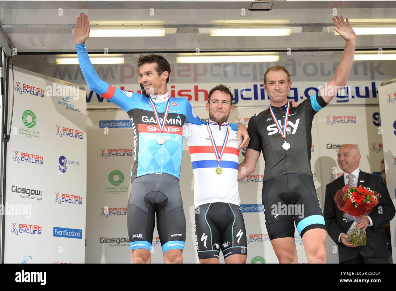 Mark Cavendish on to the podium alongside David Millar (left) and Ian ...