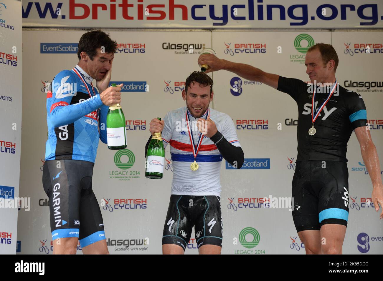 Mark Cavendish on to the podium alongside David Millar (left) and Ian ...