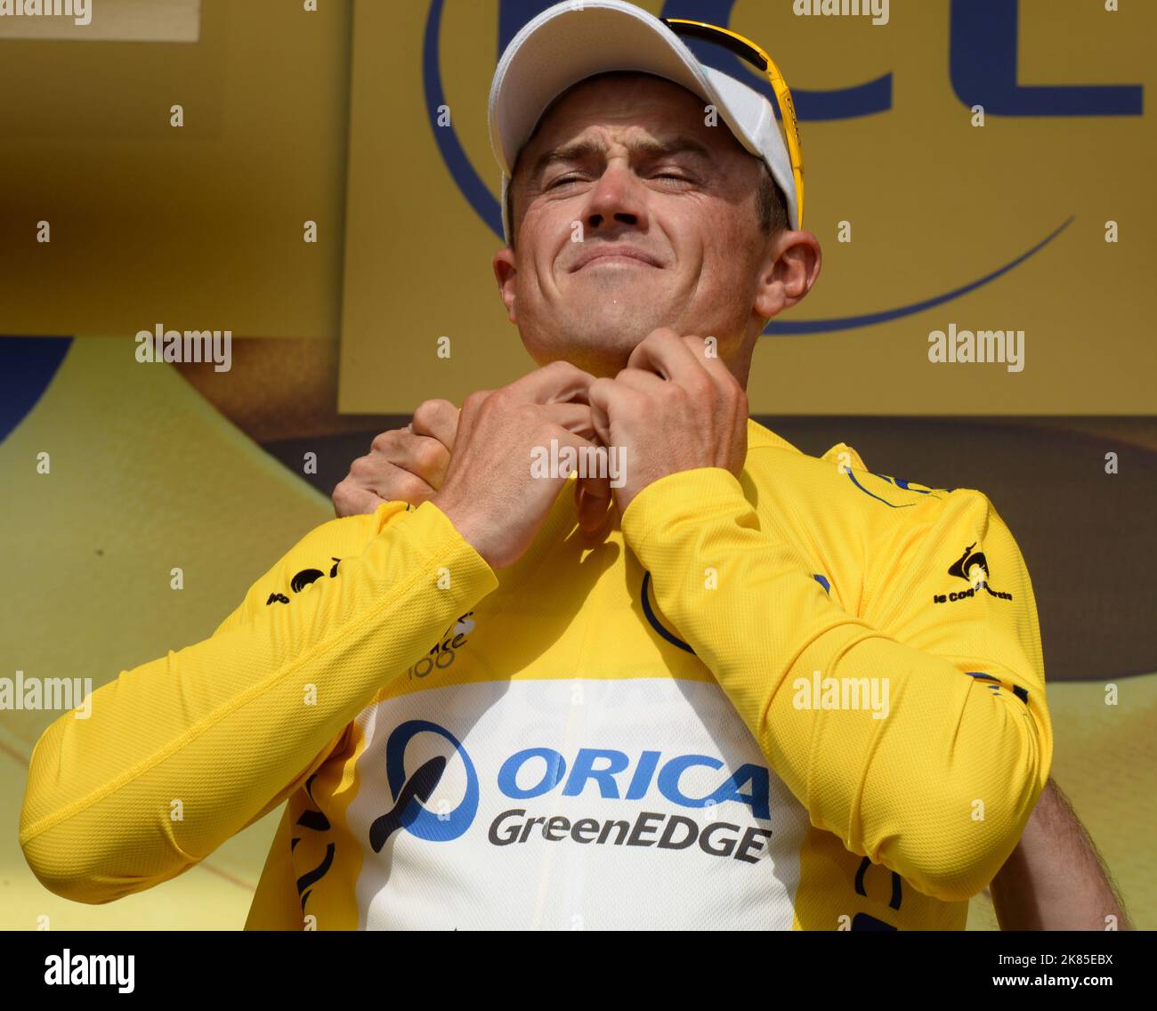 Simon Gerrans collects his yellow general classification leader's ...