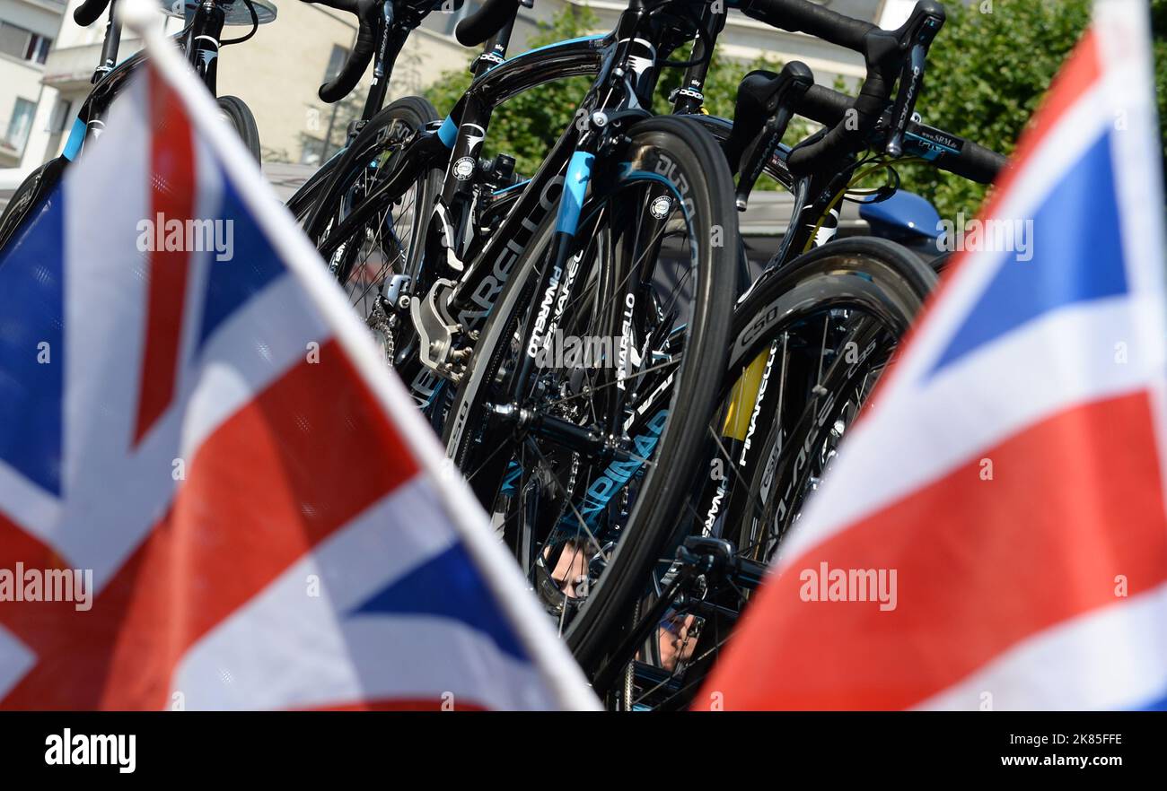Great Britain's Team Sky Procycling's bikes are shrouded in union jacks ...