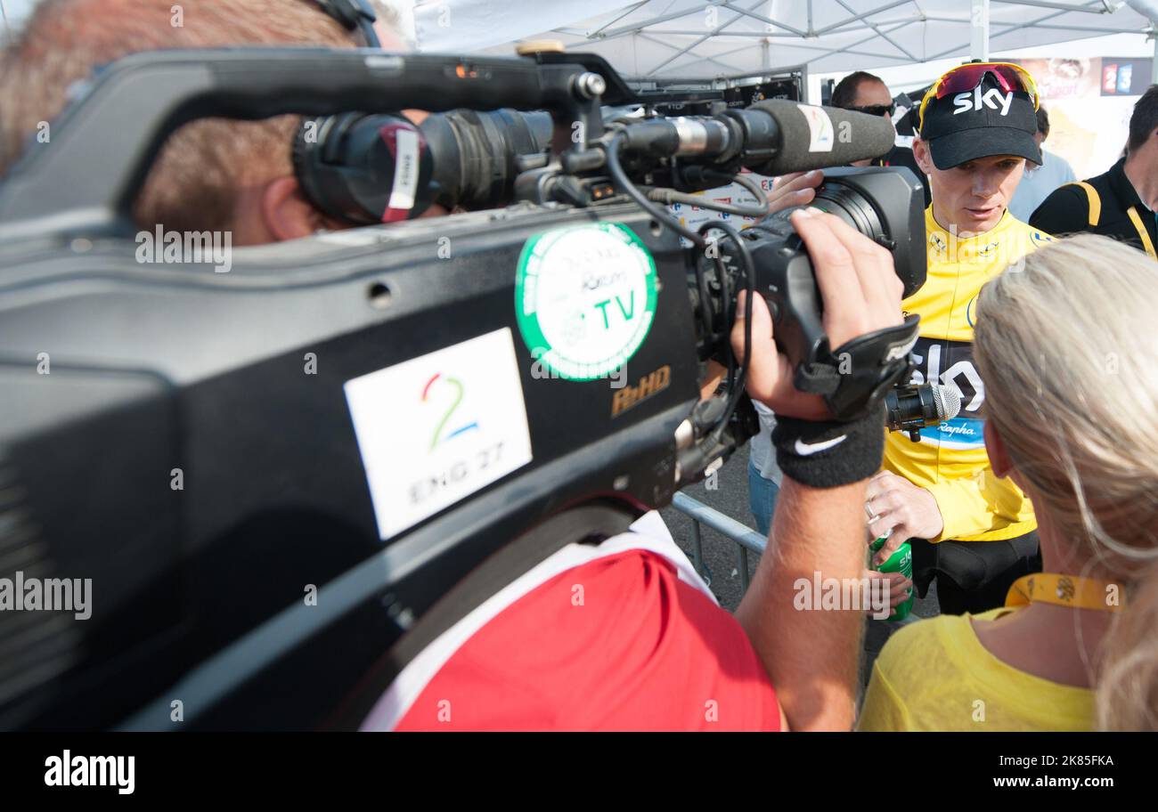 Chris Froome of team Sky Procycling wins the 242.5km stage and extends ...