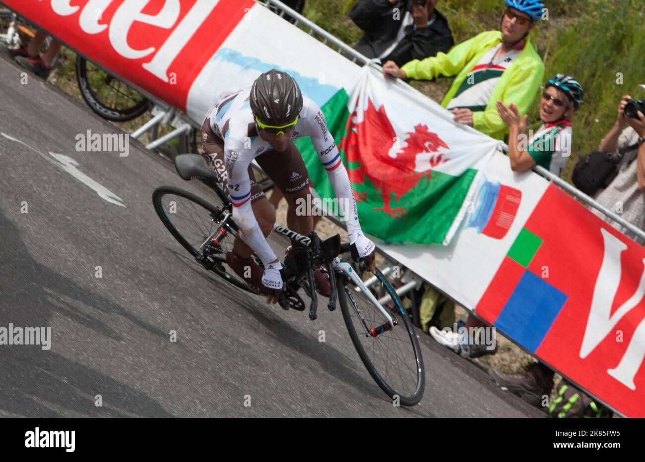 Jean Christophe Peraud crashes out of the Tour de France with just over ...