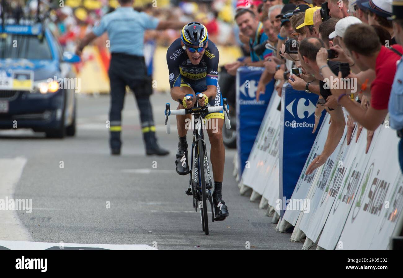 Roman Kreuziger team Saxo Tinkoff Bank crosses the finish line Stock ...
