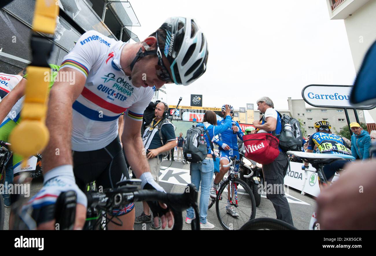 Stage 18 - Tour de France 2013 - Gap to Alpe d'Huez, Mark cavendish arrives on the finish line ...