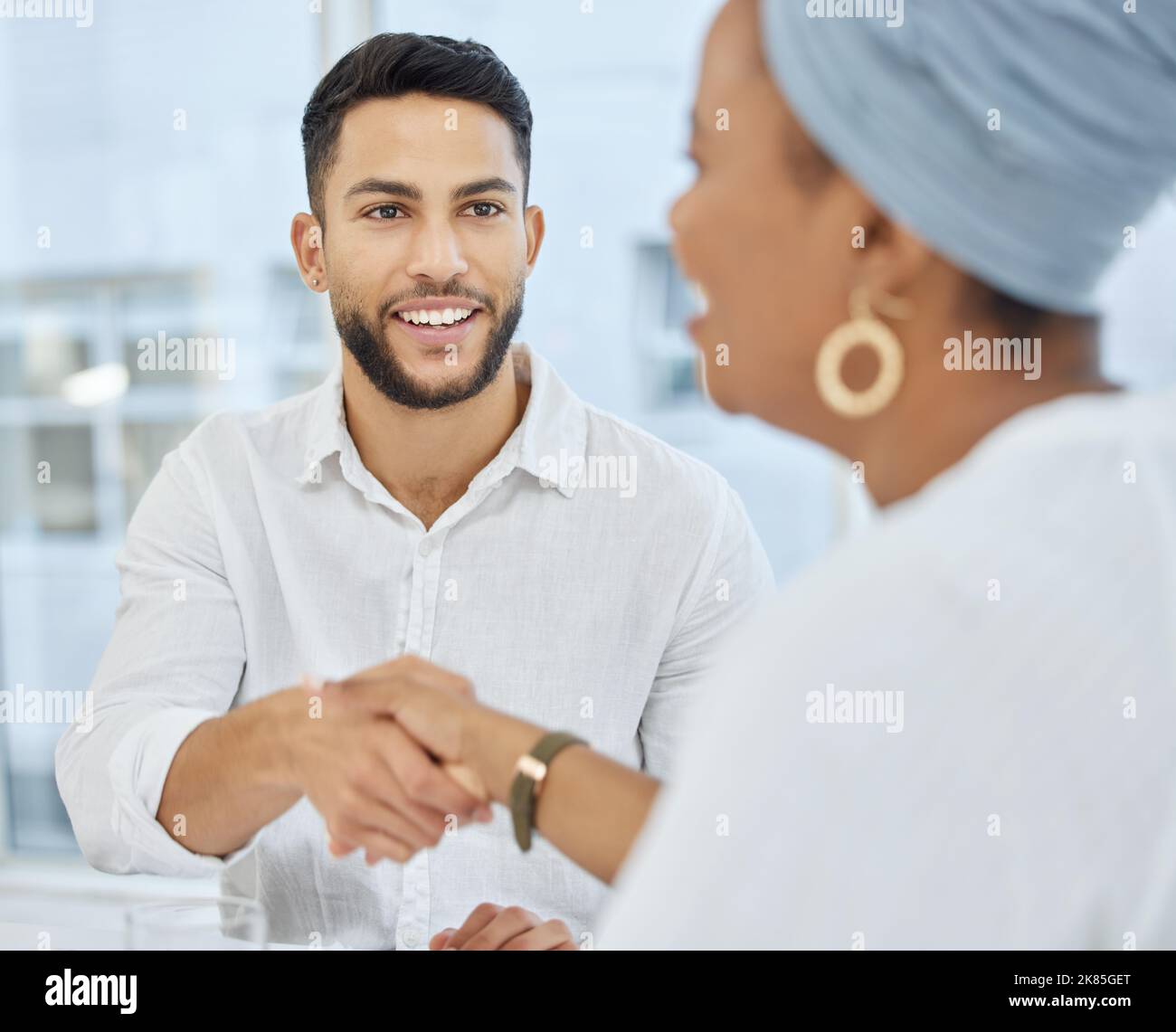 Two smiling diverse businesspeople hi-res stock photography and images ...