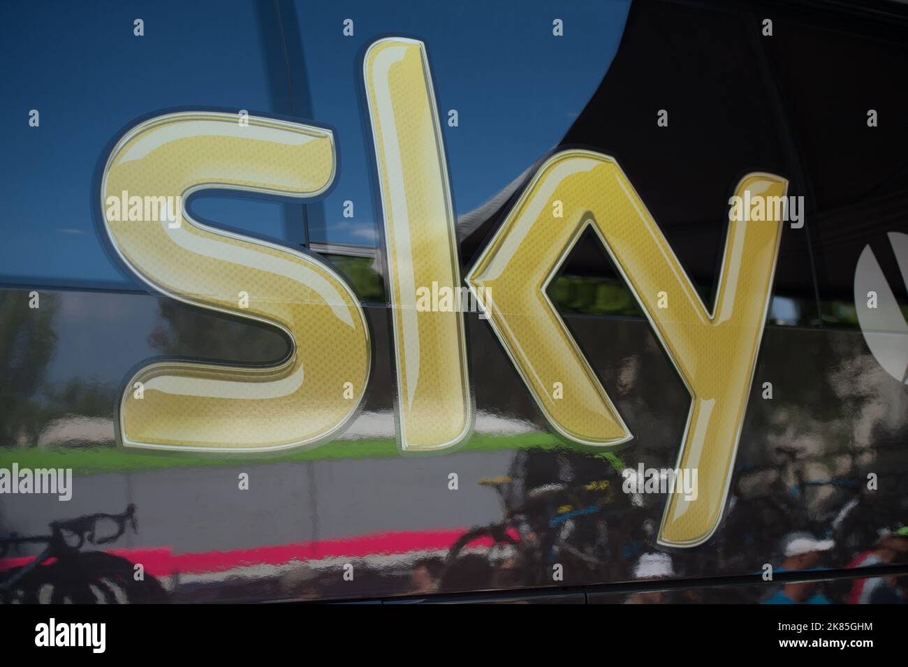 Team Sky brand their bus with yellow logos at the start of the final ...
