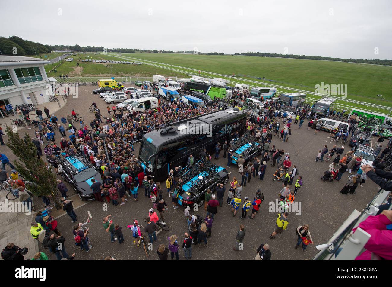 Team sky bus hi-res stock photography and images - Alamy