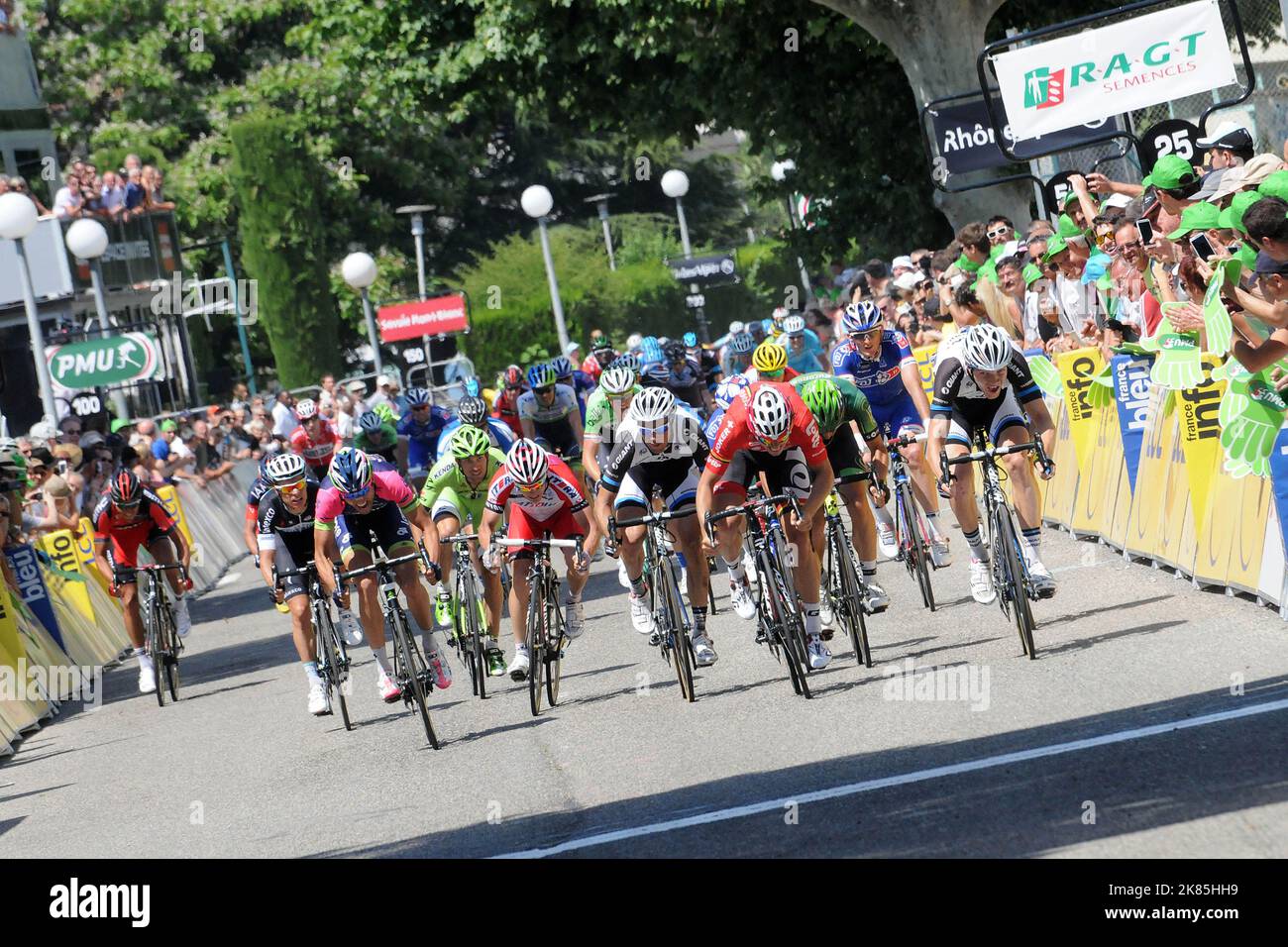A Sprint Finish in the final straight before Nikias Arndt team Giant ...