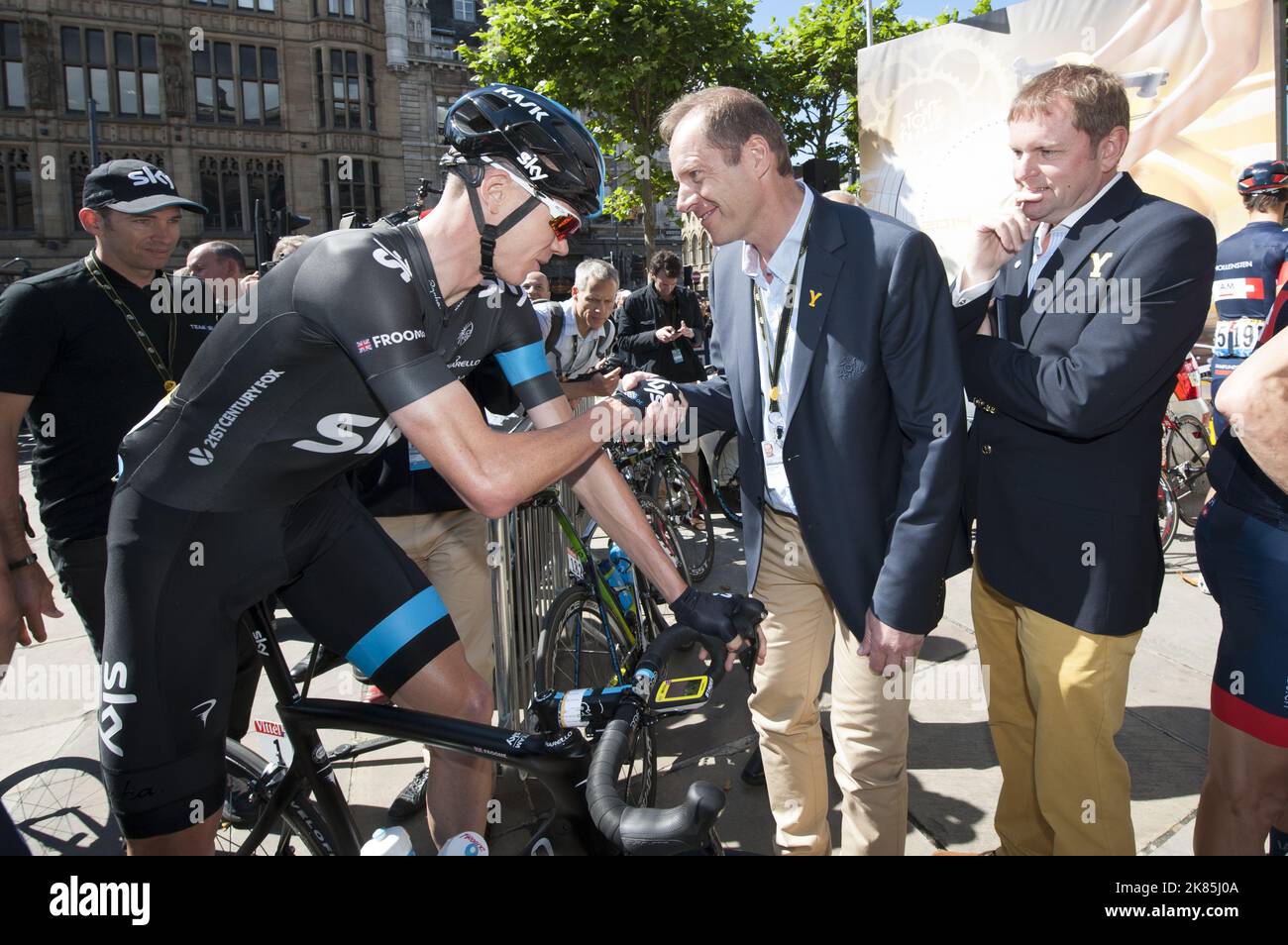 Christian Prudhomme and Gary Verity shake hands with Chris Froome team ...