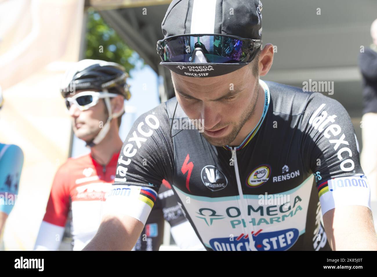 Mark Cavendish, Omega Pharma-Quickstep, signs on to the race Stock ...