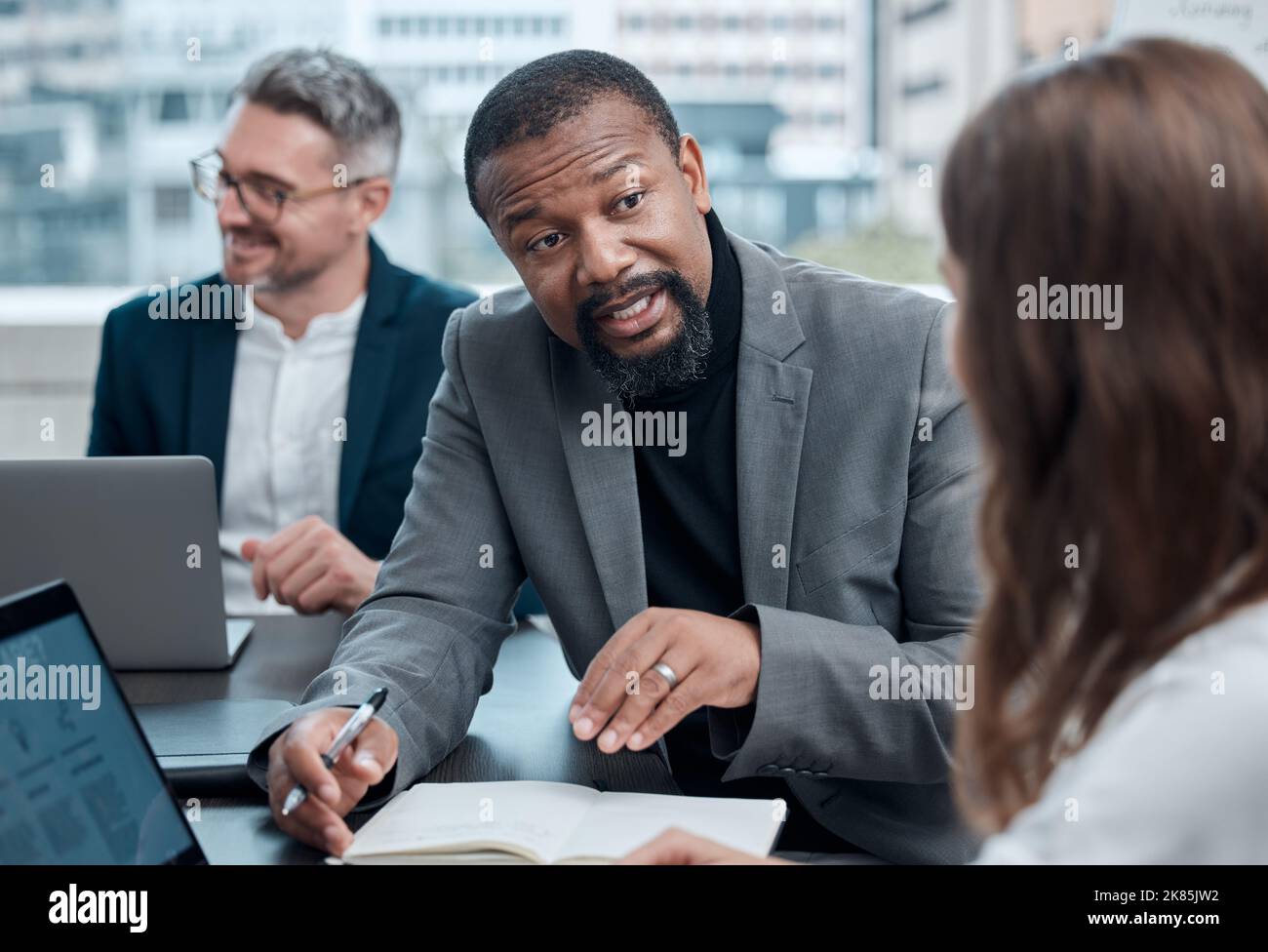 Business meeting table hi-res stock photography and images - Alamy