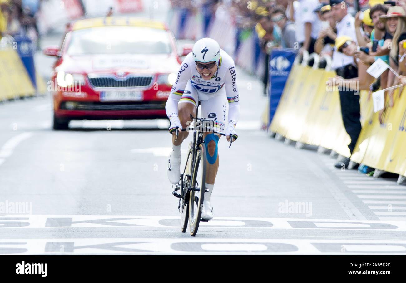 Tony Martin, Omega Pharma-Quick Step races up to the finish line to win ...