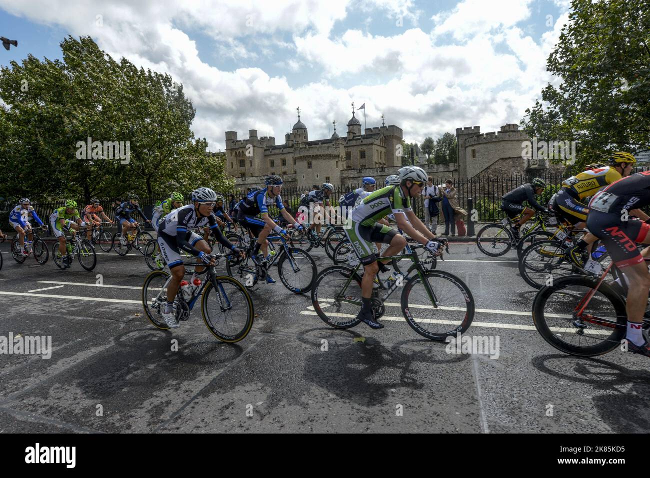 Chain reaction cycling team hi-res stock photography and images - Alamy