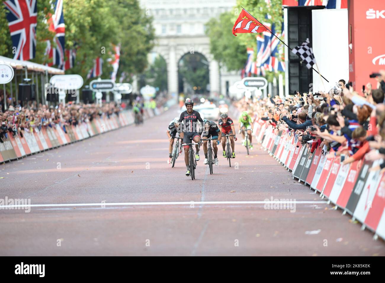 Adam Blythe team NFTO in a sprint finish to win the race on the Mall in ...