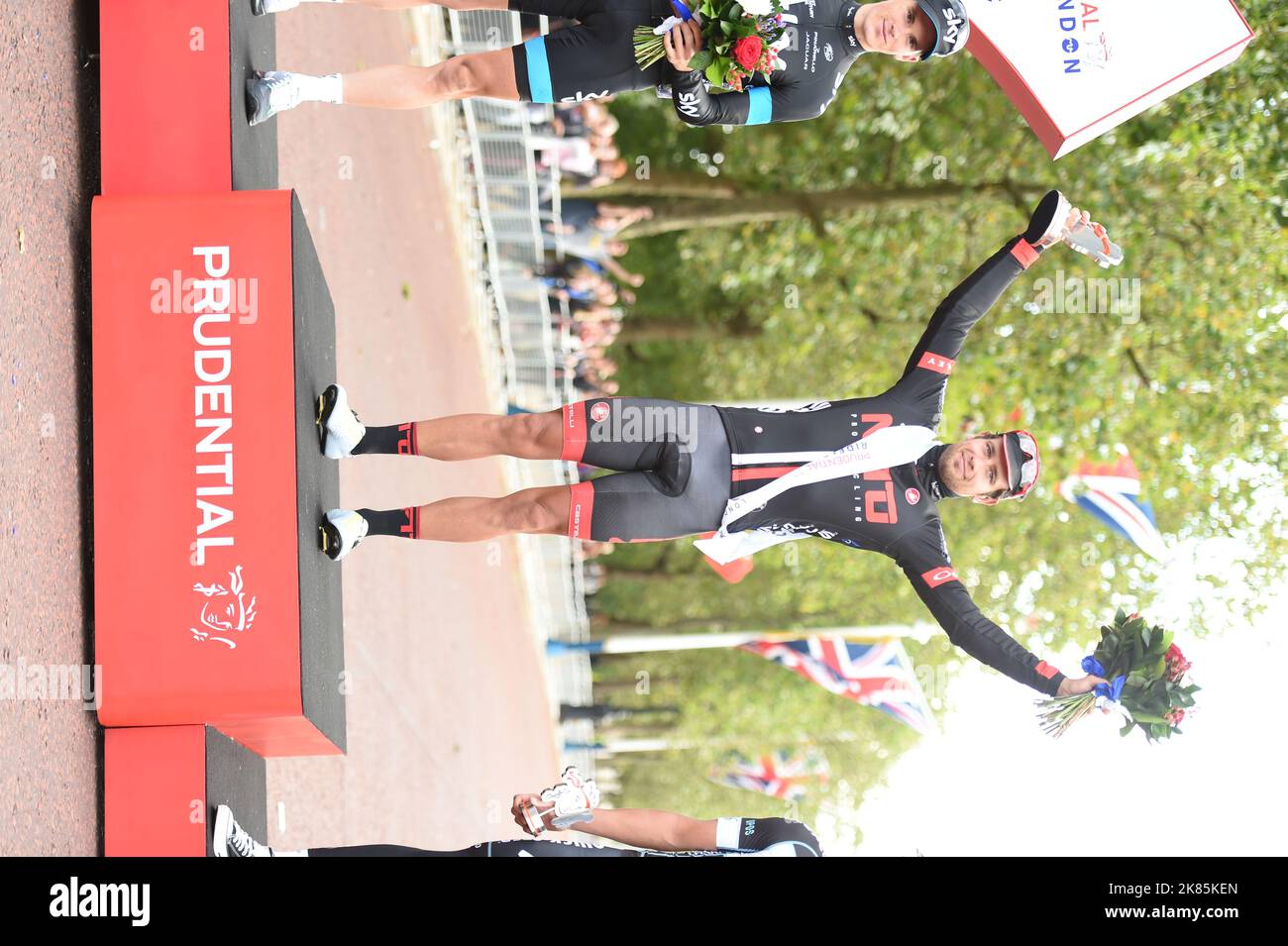 Adam Blythe team NFTO wins the race and stands on the podium in front ...