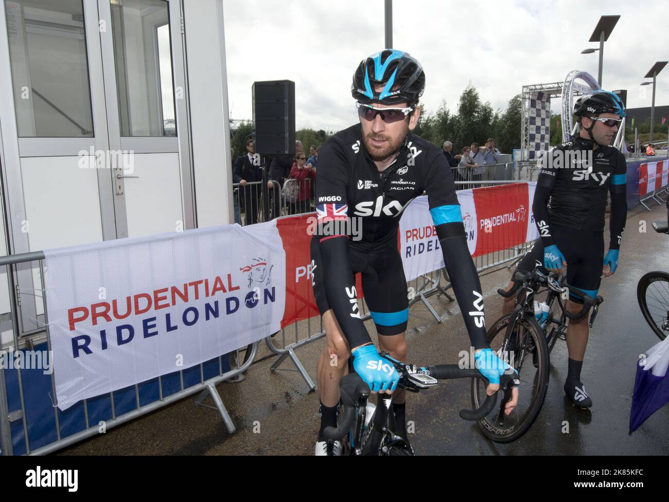 Sir Bradley Wiggins team Sky at the start of the race in Stratford ...