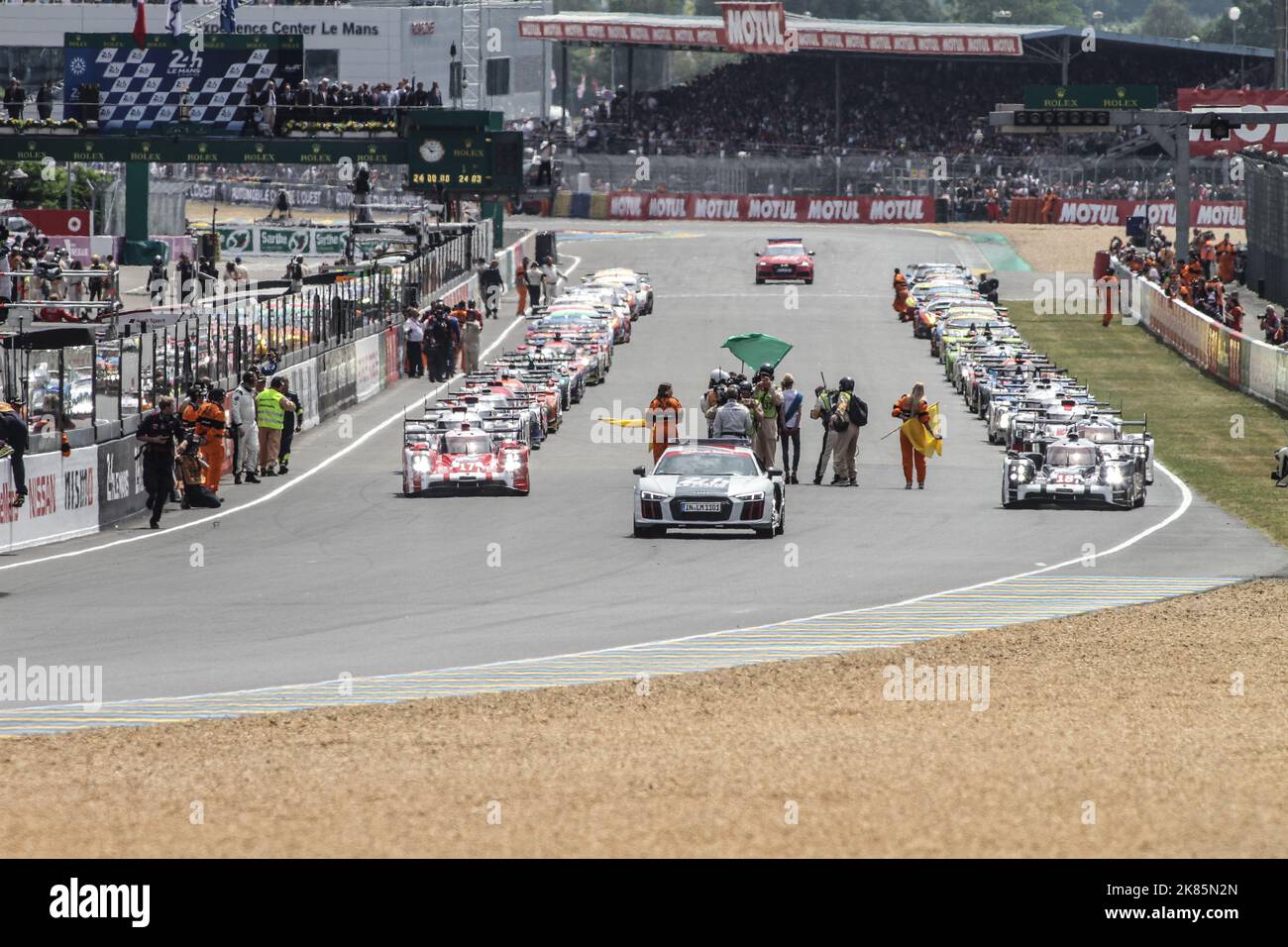 Porsches #17 and #18 lead the field on the parade lap of the Le Mans 24 ...