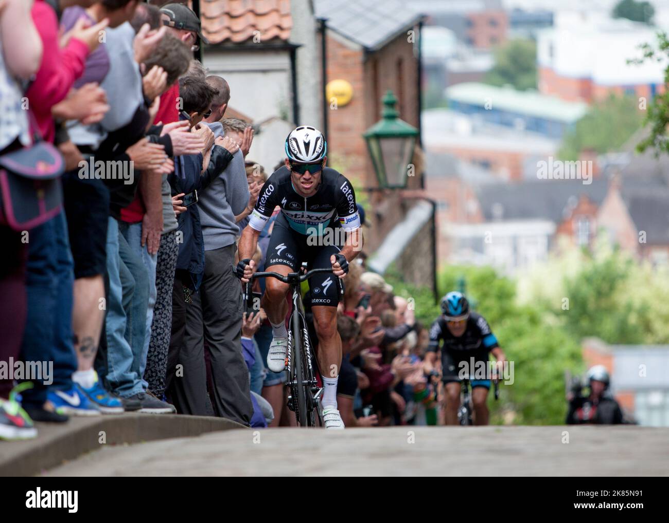 Mark Cavendish (Ettix Quick Step) drives on ahead of Luke Rowe to try ...