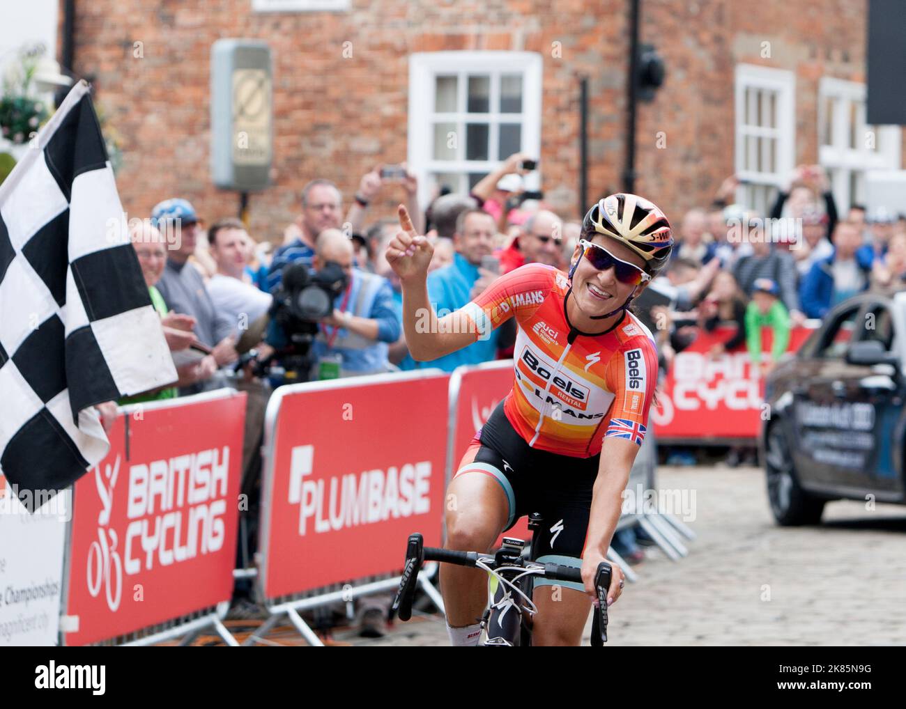 Lizzie Armitstead celebrates winning the Womens National Road race ...