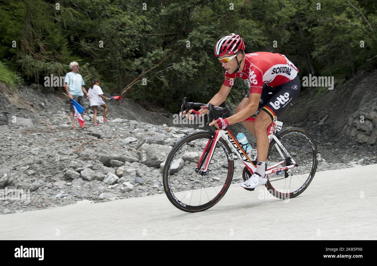 Tony Gallopin team Lotto Soudal descends the Col Du Chussy Stock Photo ...