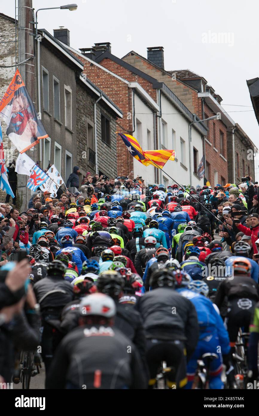 The Peloton makes its way up the famous climb Côte de Saint-Roc Stock ...