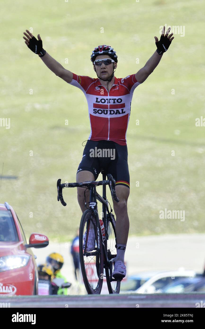 Tim Wellens (Lotto Soudal) takes his first Grand Tour stage win of his ...