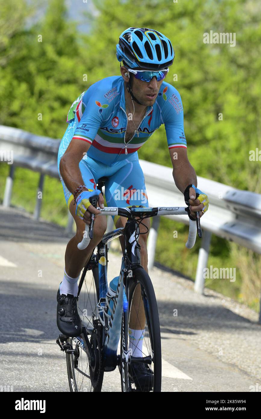Astana's Vincenzo Nibali on the last climb Stock Photo - Alamy