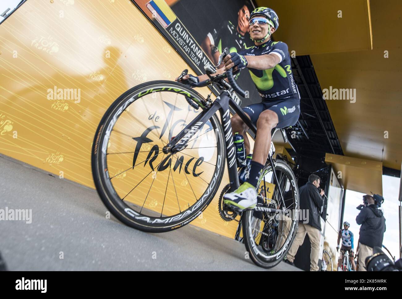Nairo Quintana Team Movistar signs on to the start of the race Stock ...