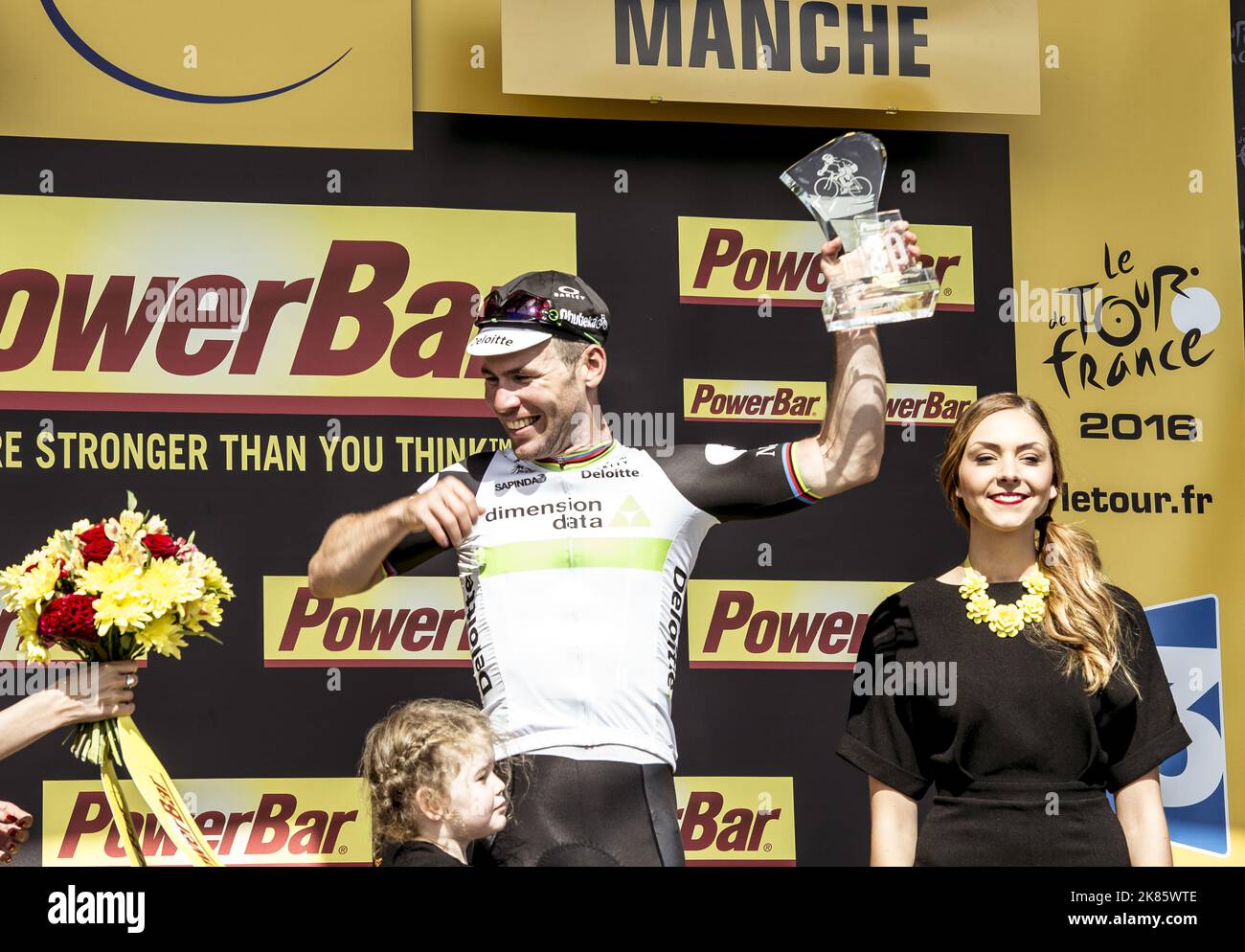 Mark Cavendish wins the first stage of the Tour de France in Utah Beach ...
