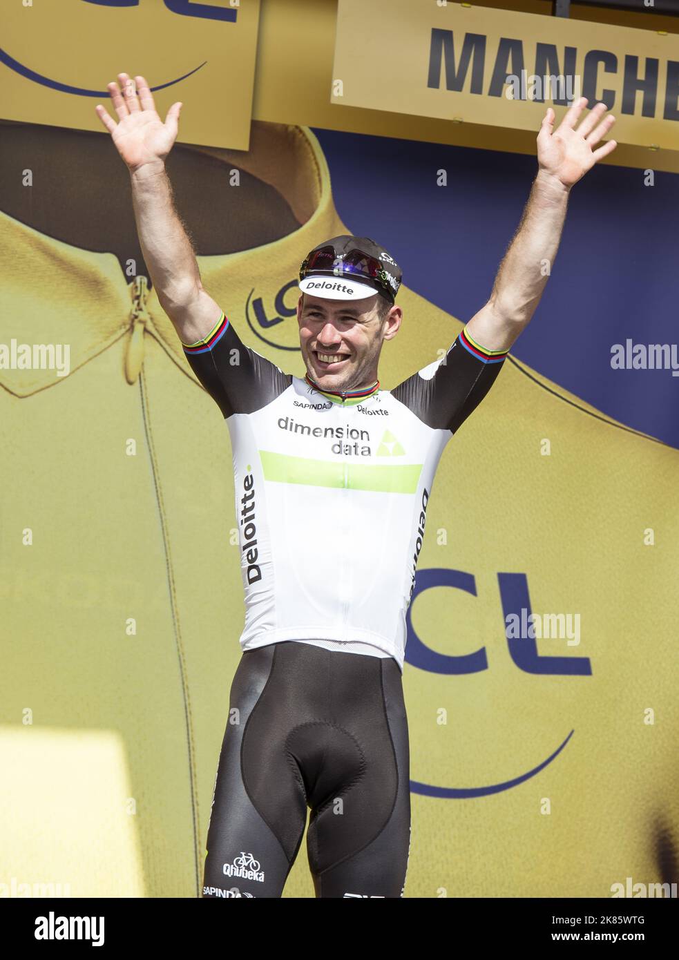 Mark Cavendish wins the first stage of the Tour de France in Utah Beach ...