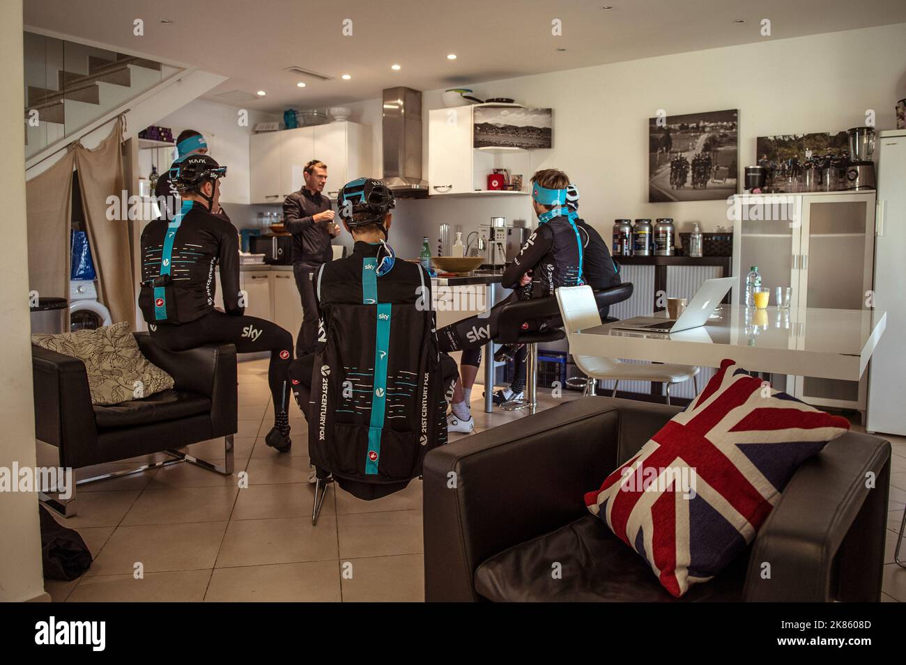 Team SKY head of athlete performance Tim Kerrison speaks with Chris ...