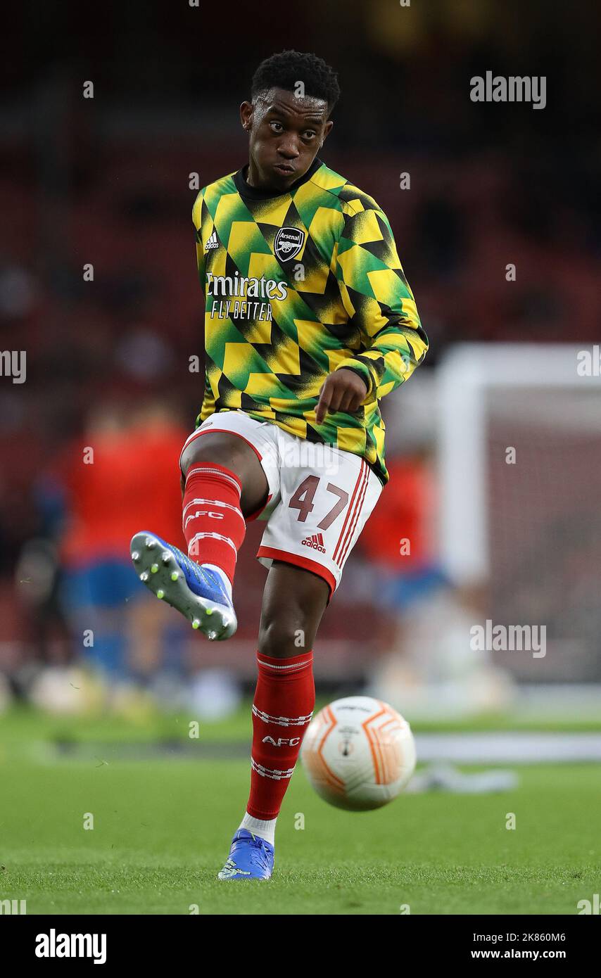 London, UK. 20th October 2022. Khayon Edwards of Arsenal warms up ...