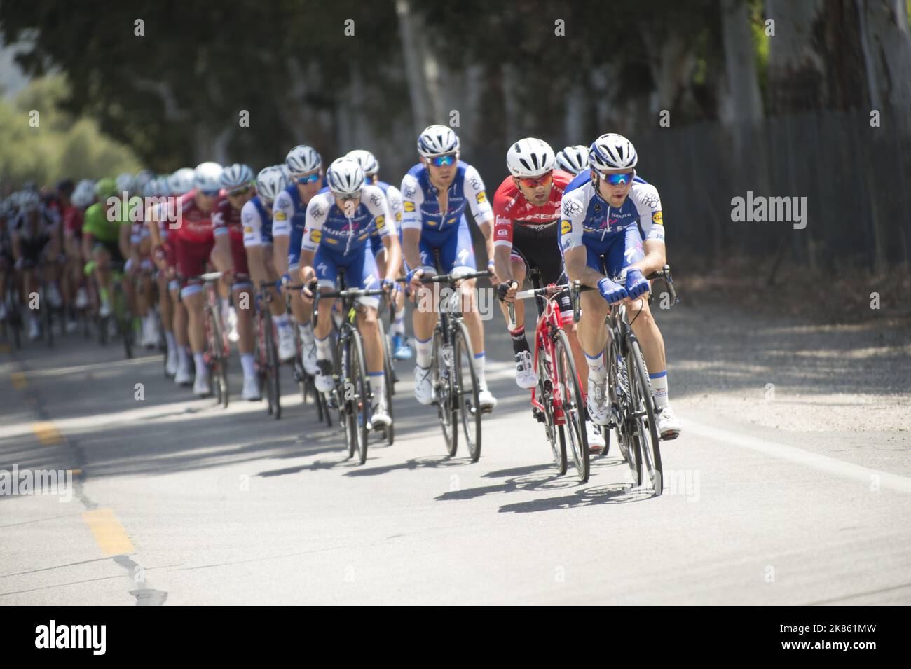 Sprinter's teams Quick Step and Trek start to organize the late chase ...