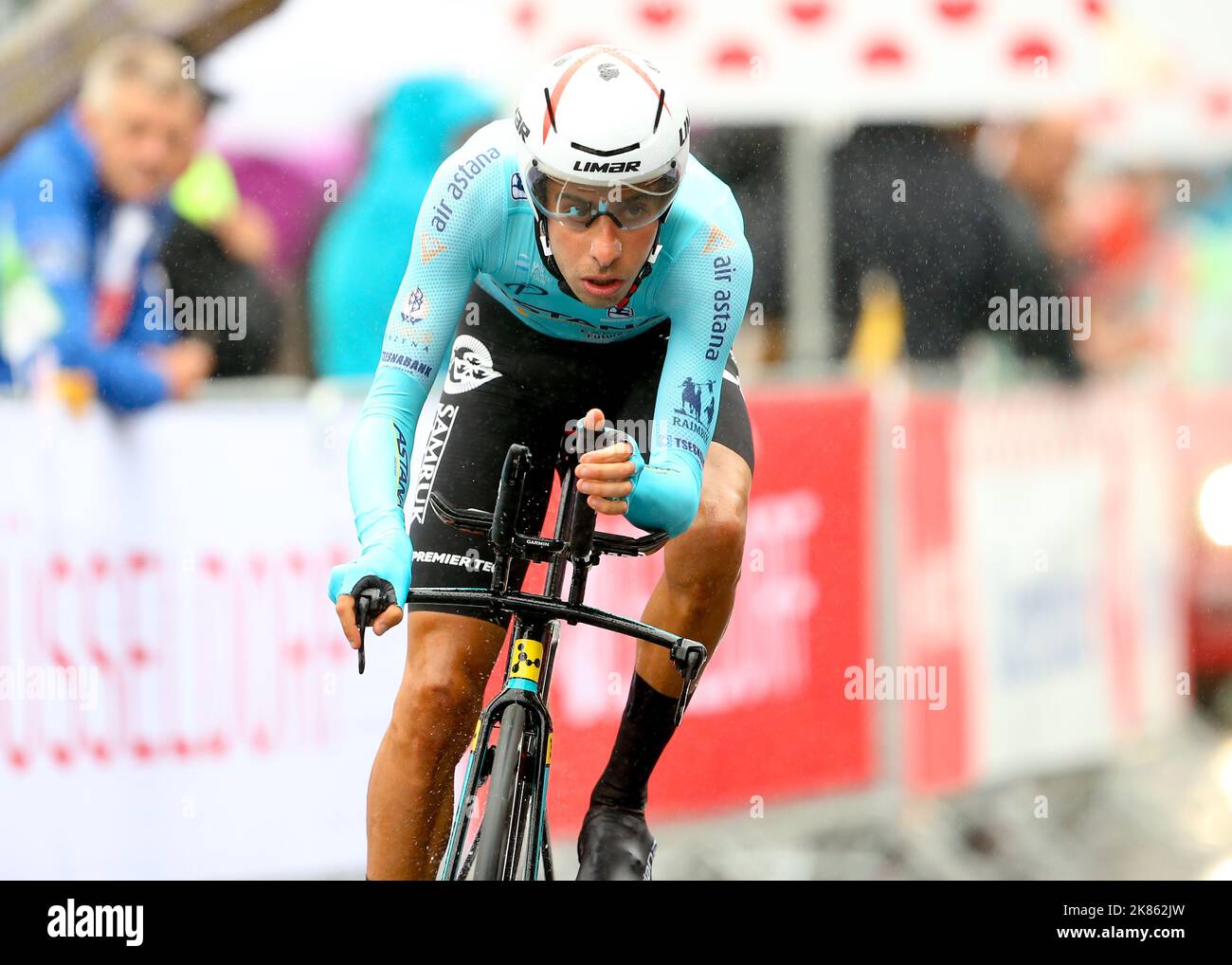 Italian Fabio Aru (Astana) pushes all the way to the line on the flat ...