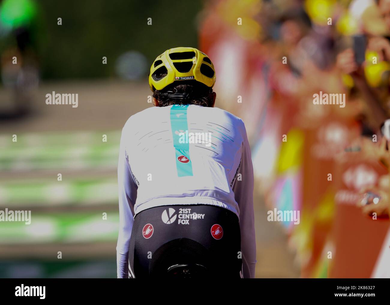 Welshman Geraint Thomas (sky) wrapped up for the decent back to the ...