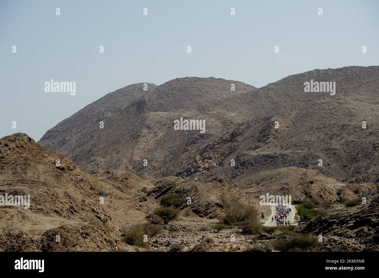 The peleton navigate the Omani landscape Stage 6 in the Tour of Oman ...