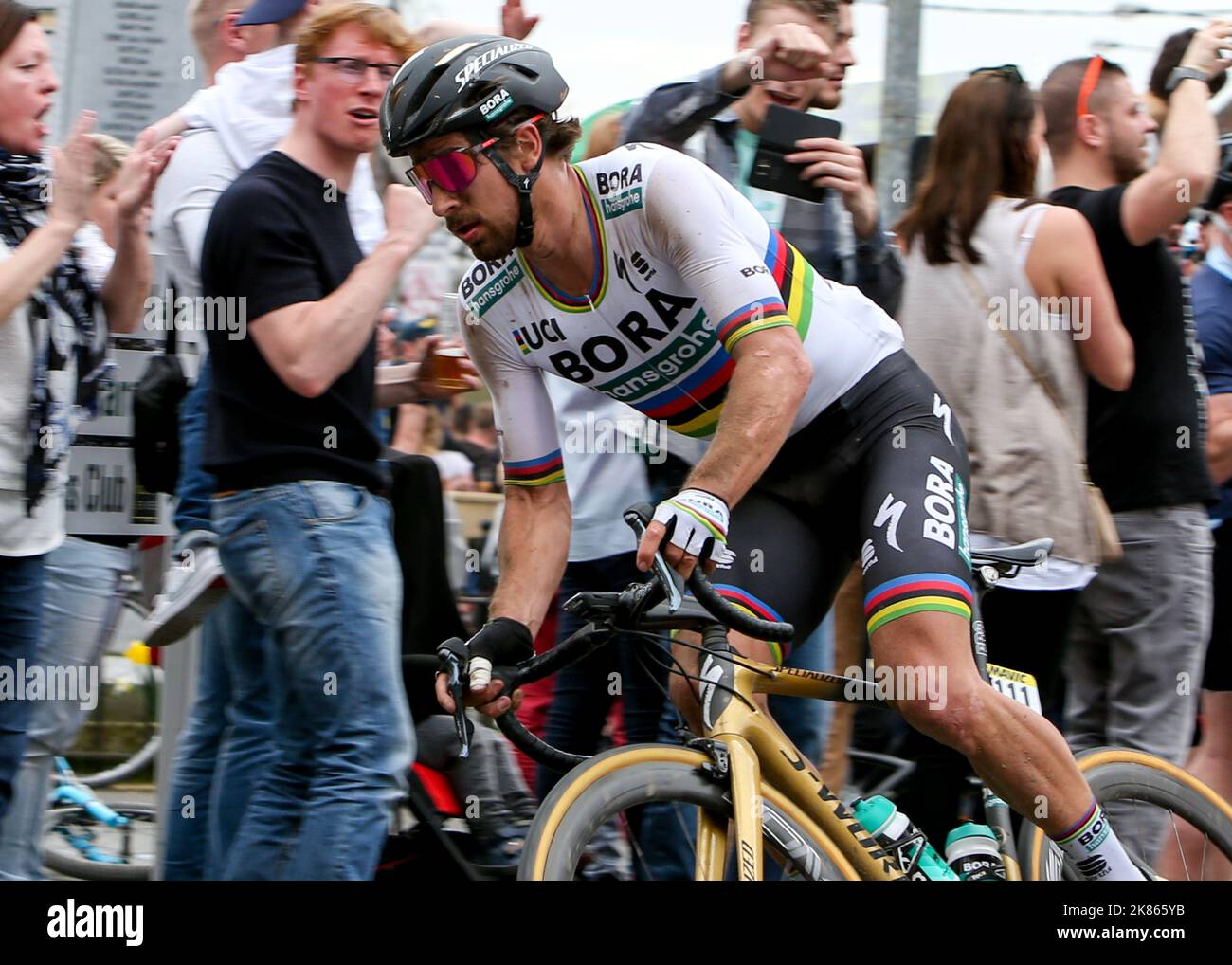 World Champion Peter Sagan (Bora Hansgrohe) on the back of the lead ...