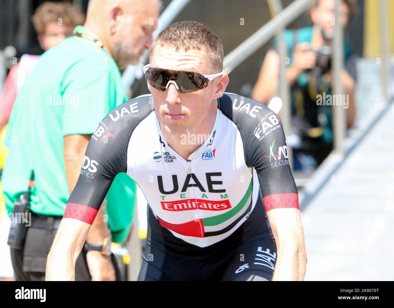 Dan Martin (UAE Team Emirates) signing on for Stage 2 of the 2018 tour ...