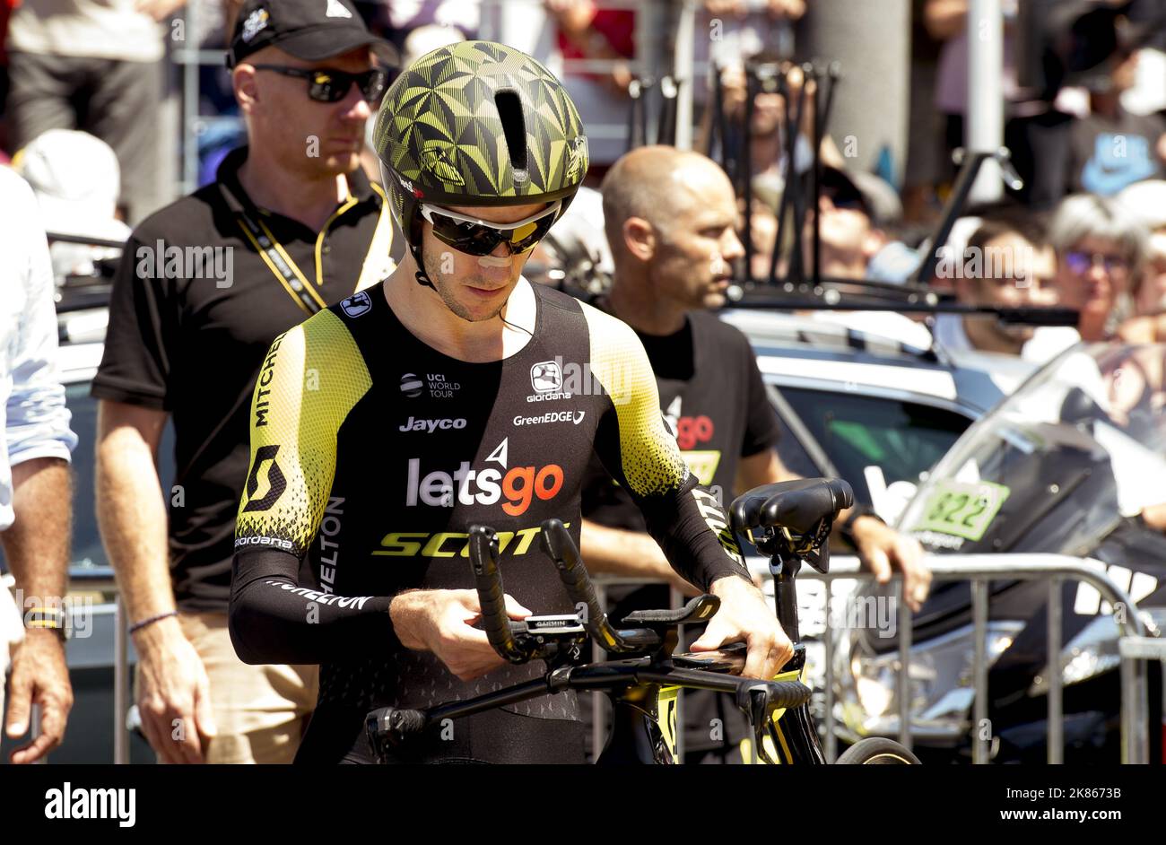 Great Britain's Adam Yates at the start Stock Photo - Alamy