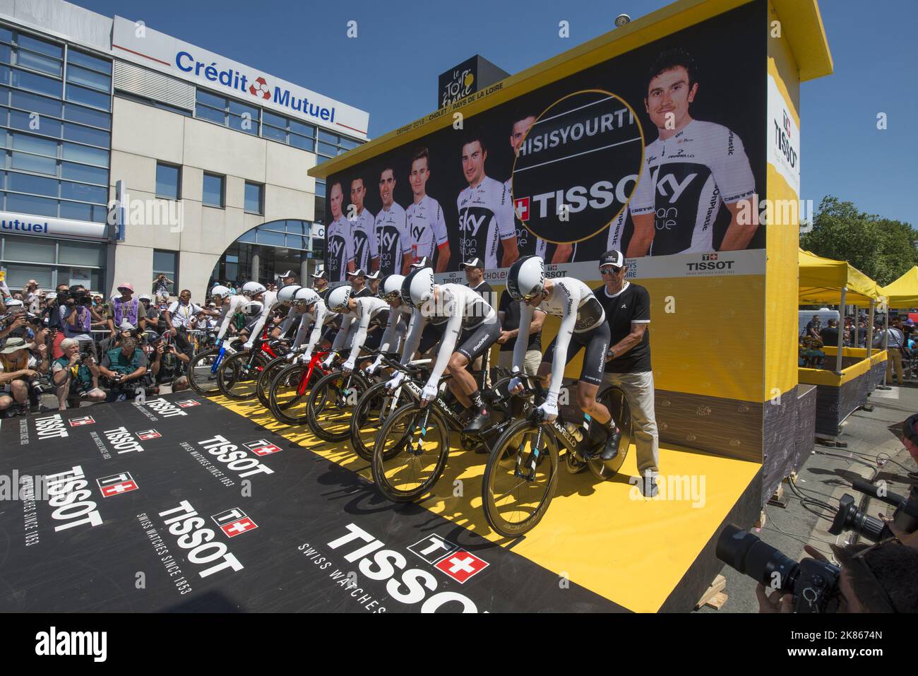 Team Sky with Great Britain's Chris Froome, Geraint Thomas, Luke Rowe ...