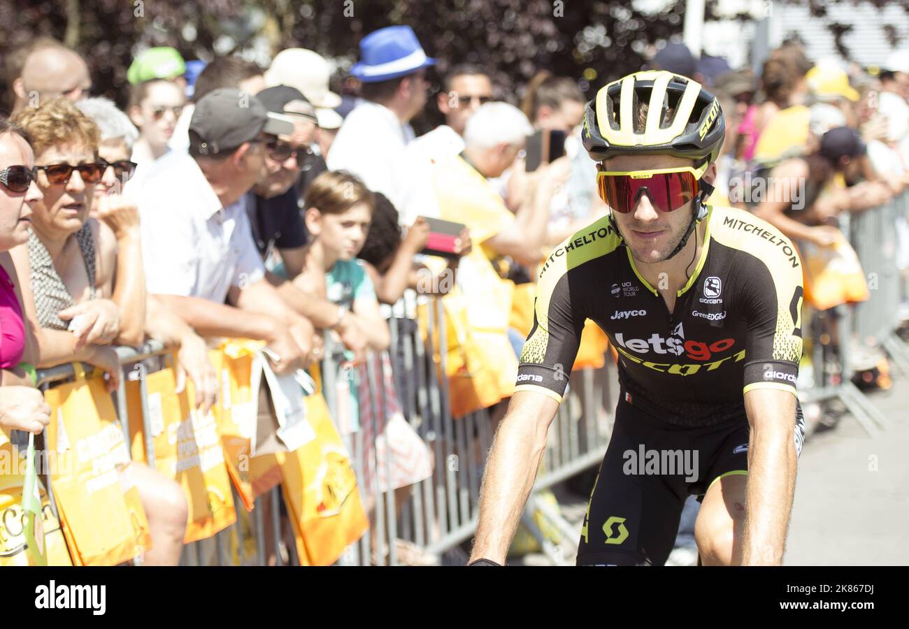 Team Mitchelton Scott's Adam Yates rides to the start Stock Photo - Alamy