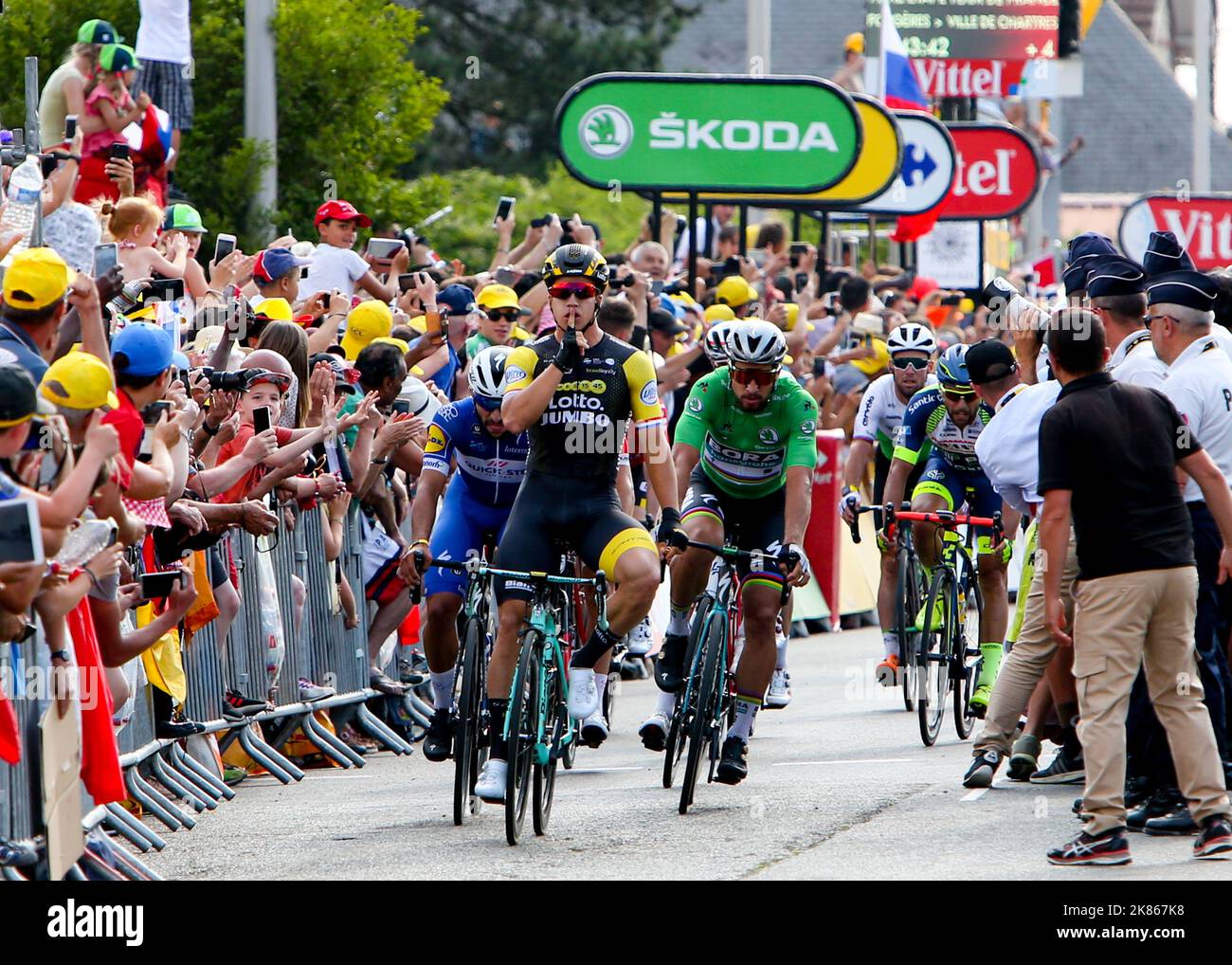 Dylan Groenewegen of Team Lotto, beats Green jersey Peter Sagan of Team ...