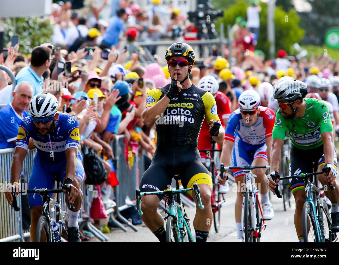 Dylan Groenewegen of Team Lotto, beats Green jersey Peter Sagan of Team ...