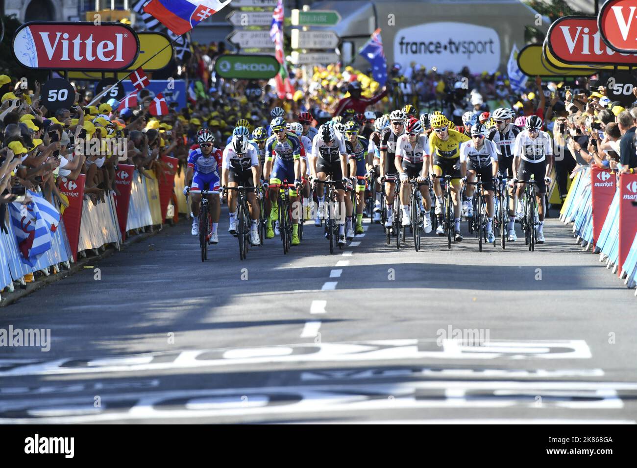 The Team Sky led peloton Stock Photo - Alamy