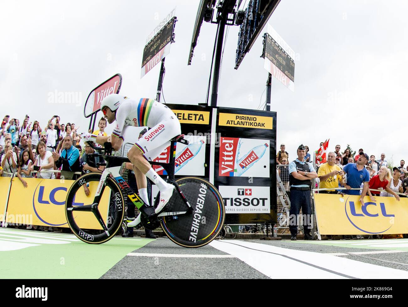 World Time Trial Champion Tom Dumoulin crosses the finish line to win ...