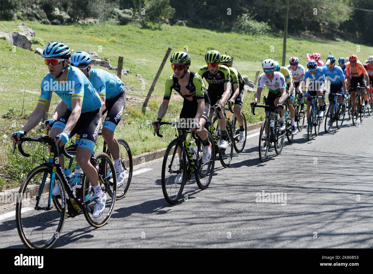 Adam Yates GB team Mitchelton Scott wins the stage Stock Photo - Alamy