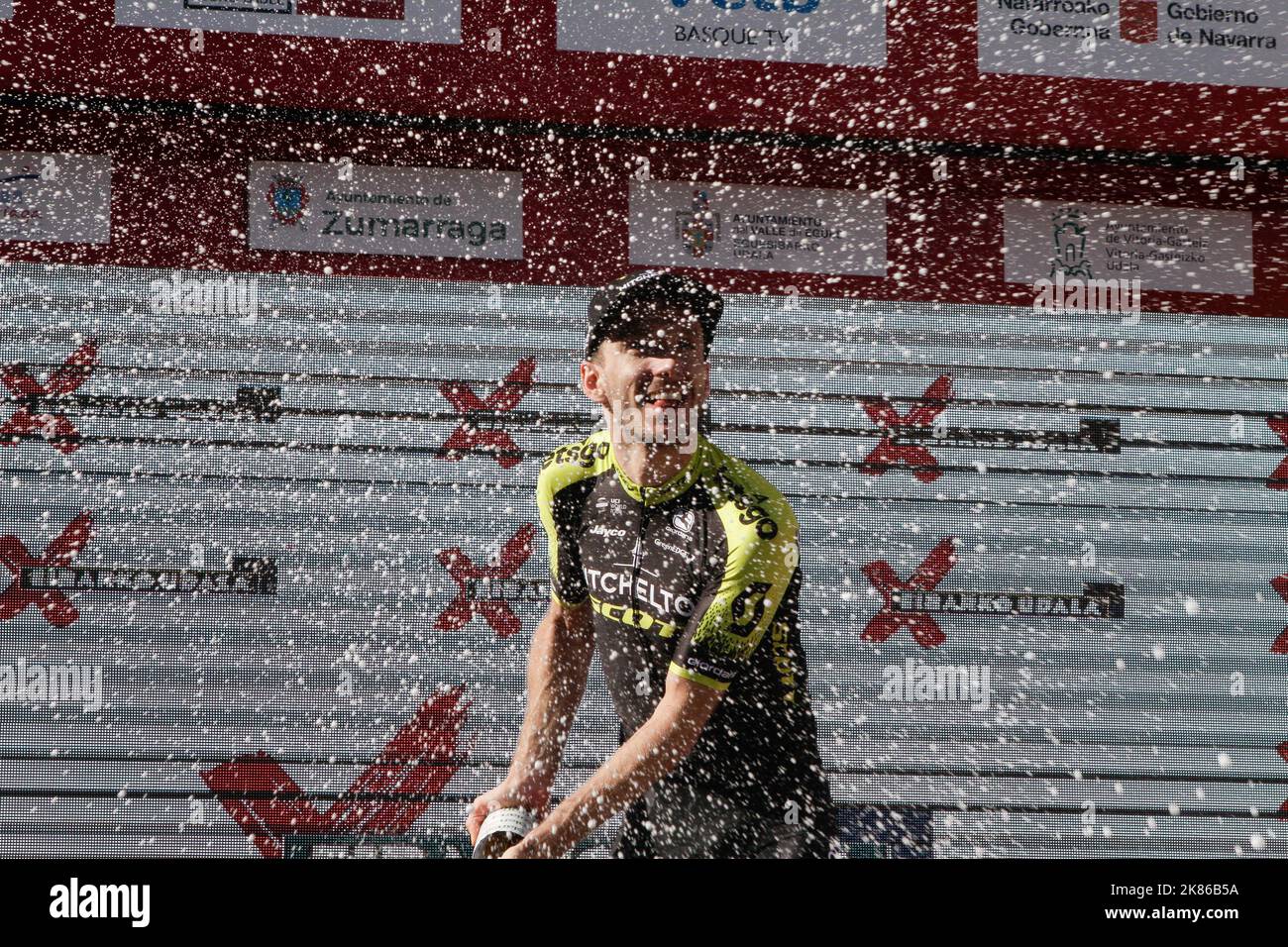 Adam Yates GB Mitchelton Scott stage winner on the podium Stock Photo ...