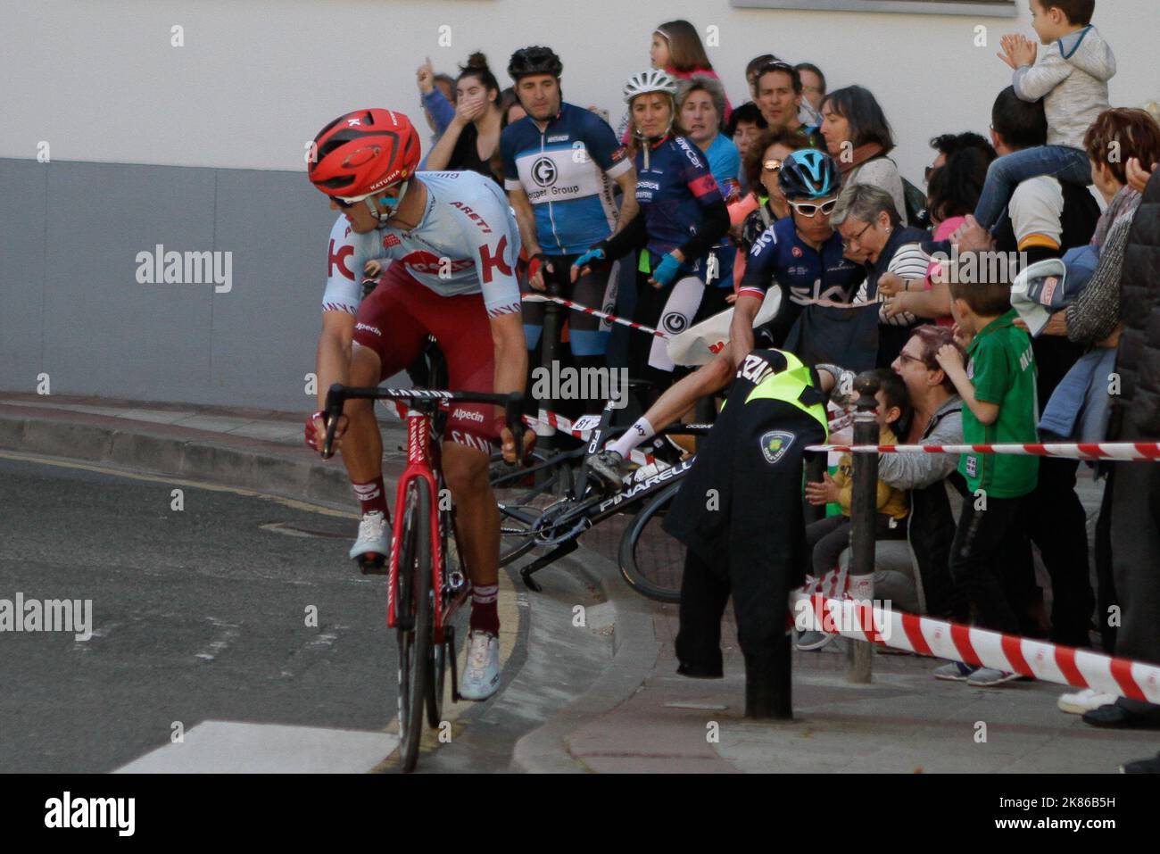 A katusha rider misses the sharp corner and GBâ€™s Geraint Thomas ...