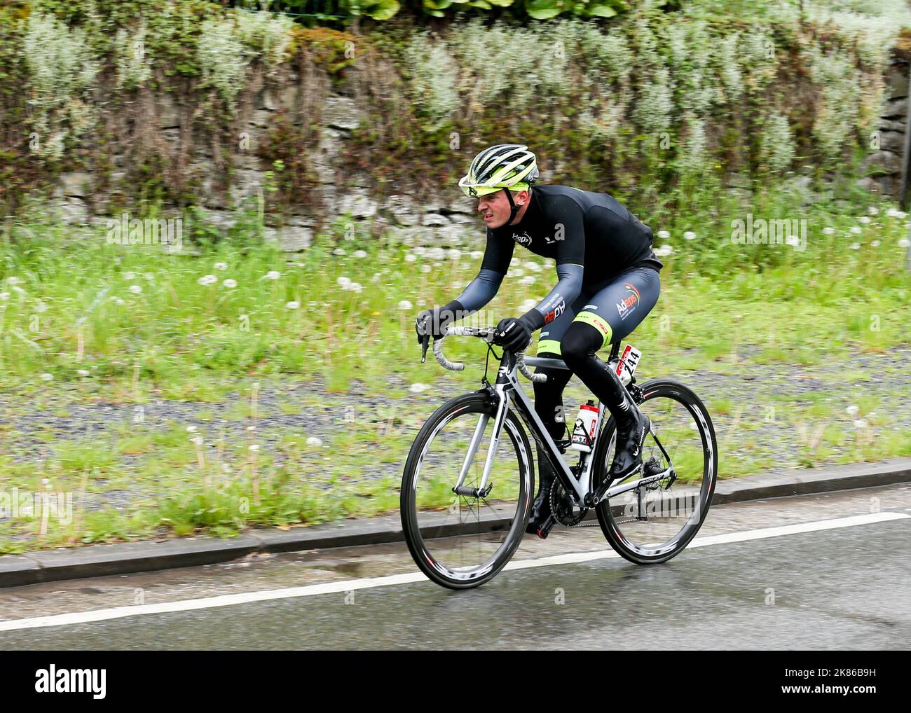 Kenny Molly (Wallone Bruxelles) trying to bridge to the lead group ...